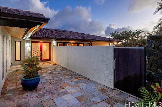 572 Maono Loop, Honolulu, HI | Locations